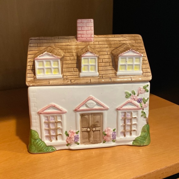 Kitchen | Ceramic English Country Cottage Cookie Jar Large | Poshmark